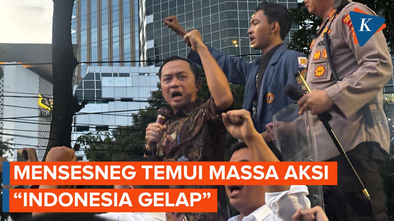 Video: Temui Massa Aksi "Indonesia Gelap", Mensesneg Tanda Tangani Surat Tuntutan