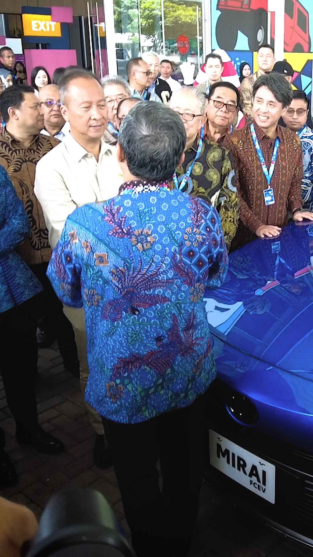 Mobil Hidrogen Toyota Mirai FCEV Sukses Curi Perhatian