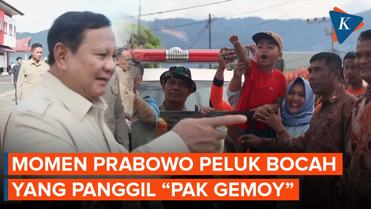 Dipanggil "Pak Gemoy", Prabowo Peluk Bocah di Tapanuli Tengah saat ...
