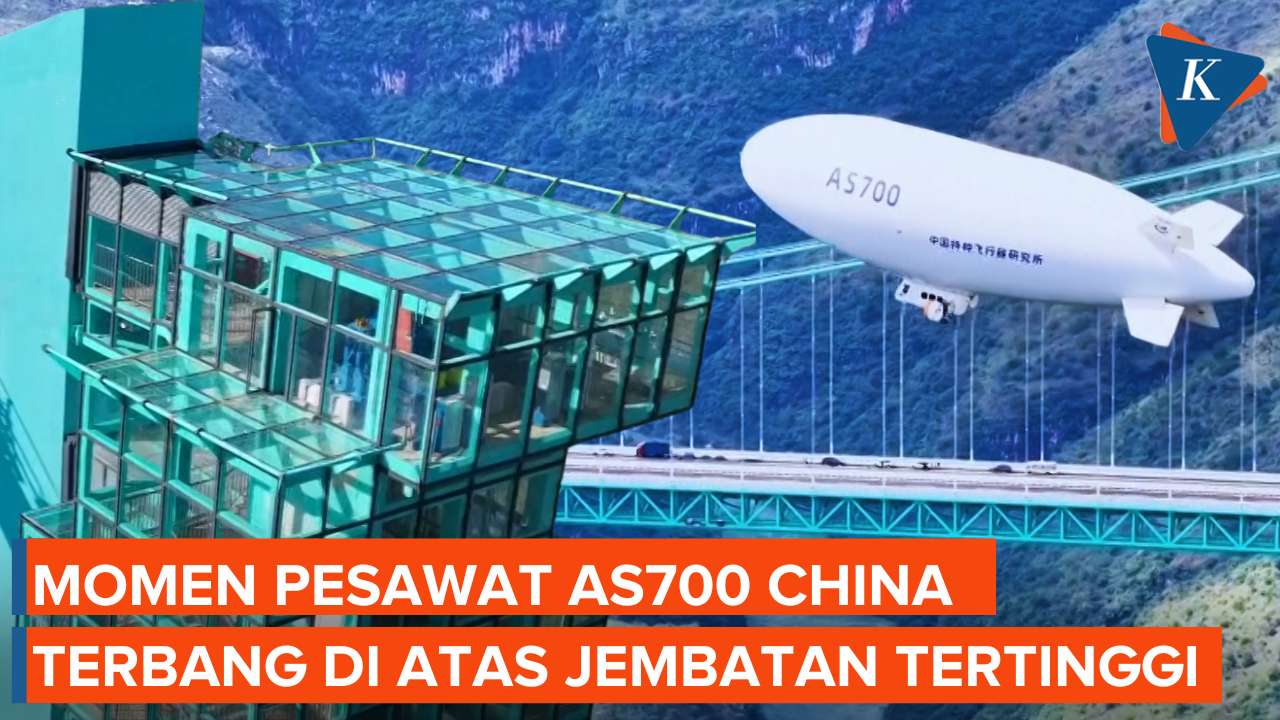 Momen Pesawat AS700 Terbang di Atas Jembatan Tertinggi di Dunia di China
