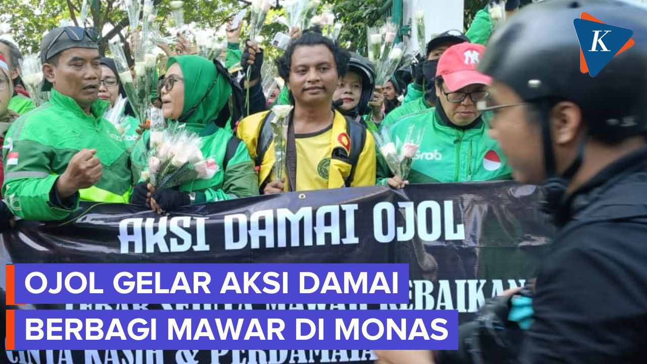 Video: Sejumlah Ojol Gelar Aksi Damai Berbagi Mawar di Kawasan Monas