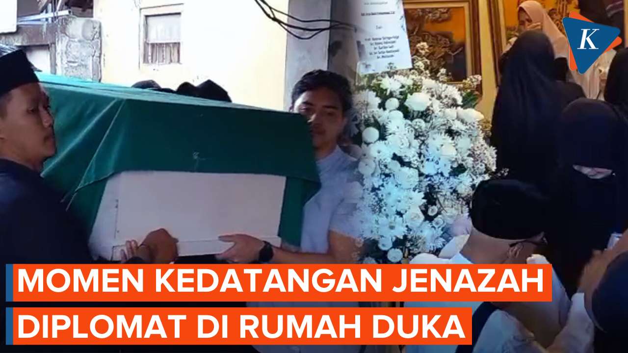 Video: Isak Tangis Keluarga Pecah Saat Jenazah Diplomat Tiba di Rumah Duka