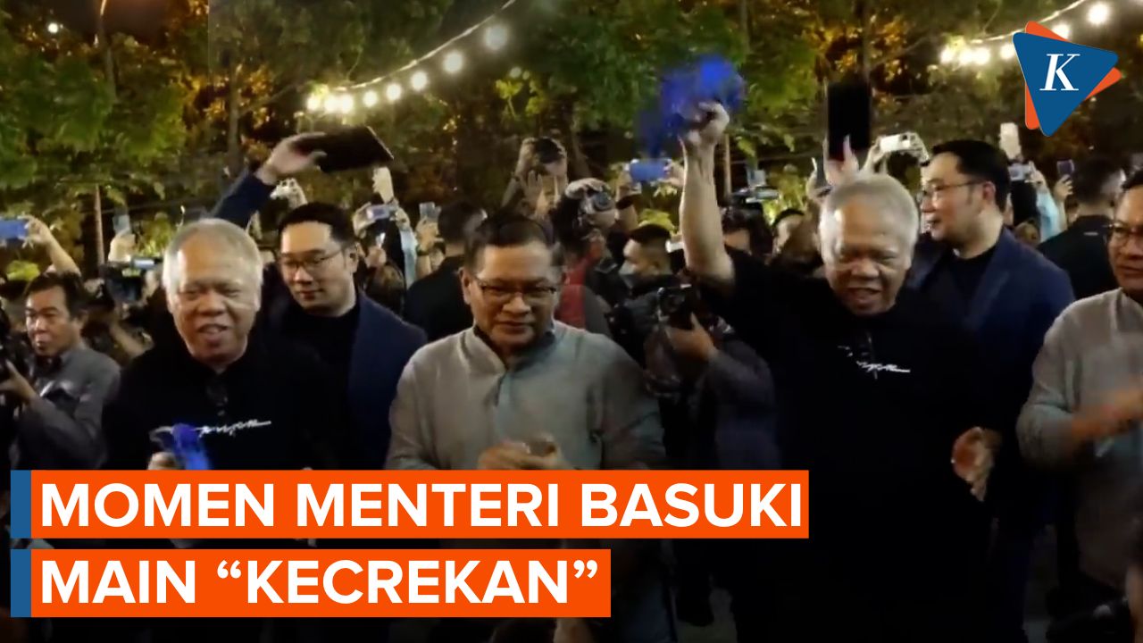 Menteri Basuki Ikut Main “Kecrekan” dI Pasar Kreatif Jabar