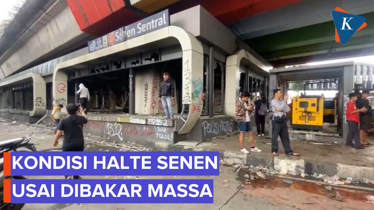 Video: Melihat Halte Senen Sentral yang Dibakar Saat Demo