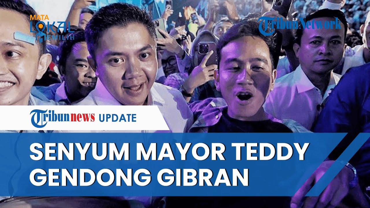 Video: Heboh Aksi Mayor Teddy Gendong Gibran Rakabuming di Senayan ...
